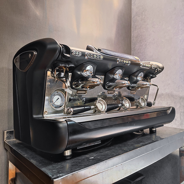 استریت کافی | دستگاه اسپرسو فائما FAEMA Emblema
